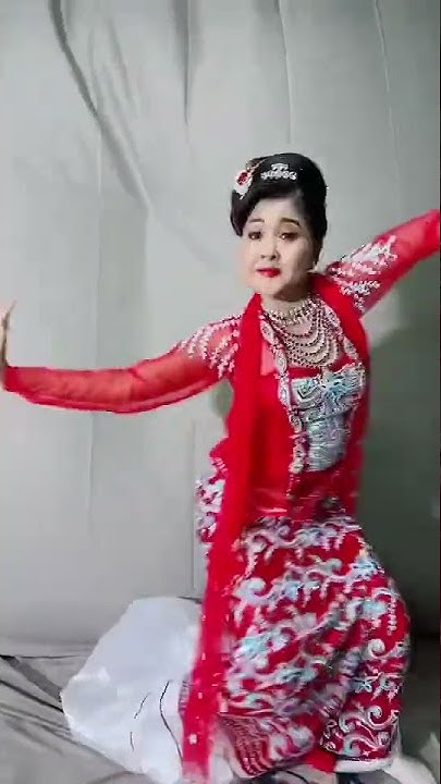 မမ လှလှ က Ei Pone Pone - YouTube