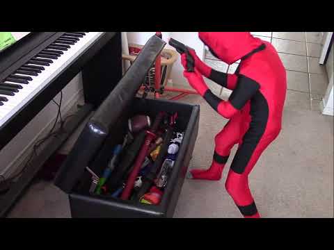 Little DEADPOOL Vs Little HALO Master Chief - YouTube