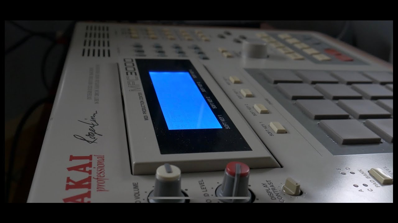 Making a beat on the MPC 3000 - YouTube