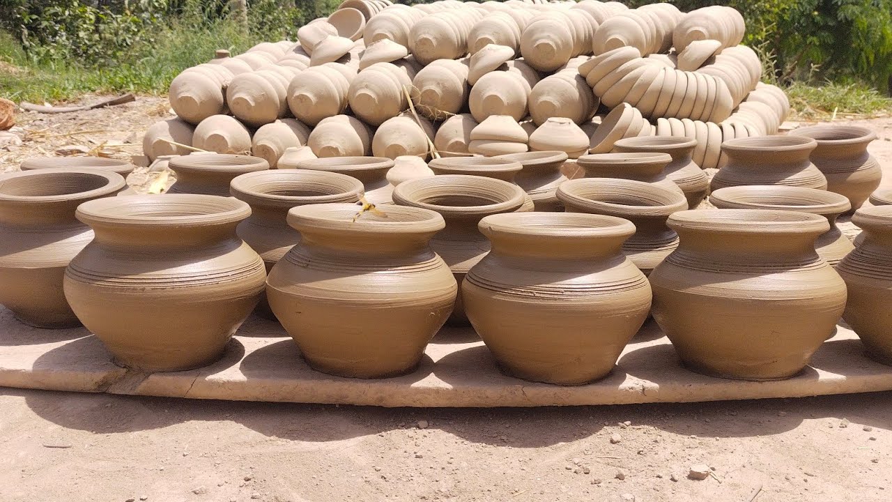 DIY how to make pot with clay||pottery clay art||mati ka baratan banane ...