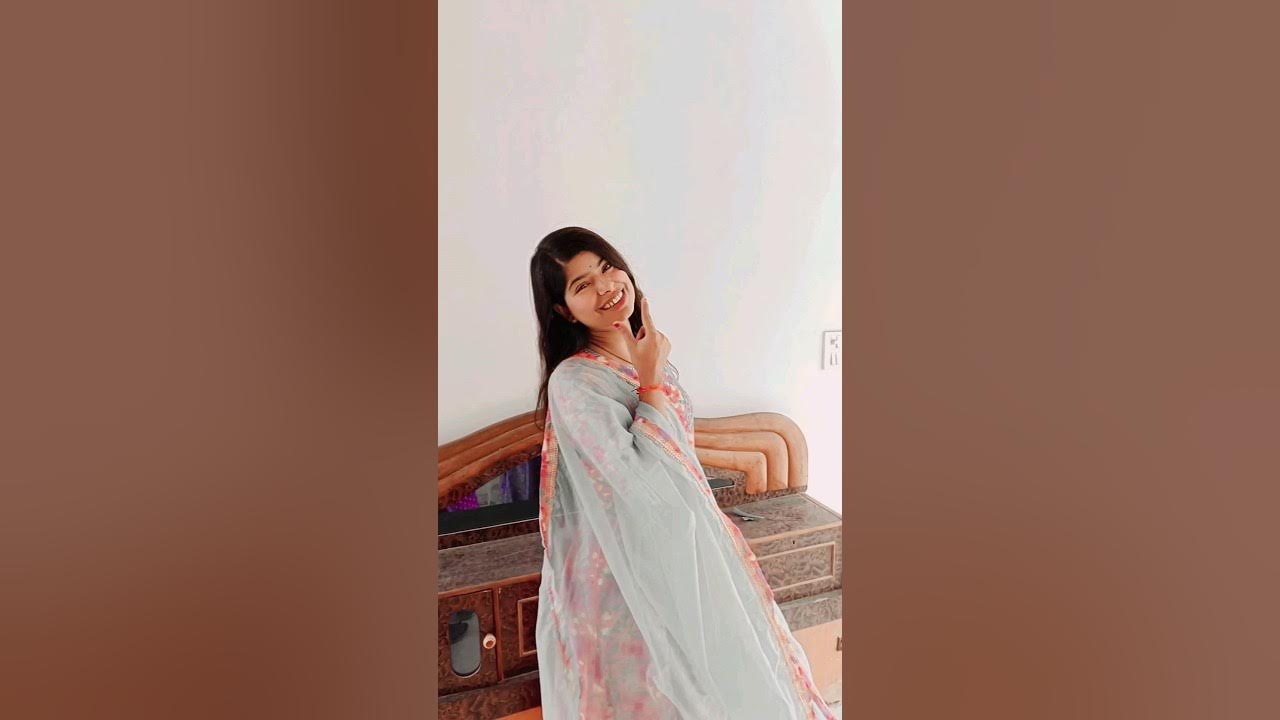 Har Ek Muskurahat Muskaan Nahi Hoti #trendingshorts #instareels #suit - YouTube