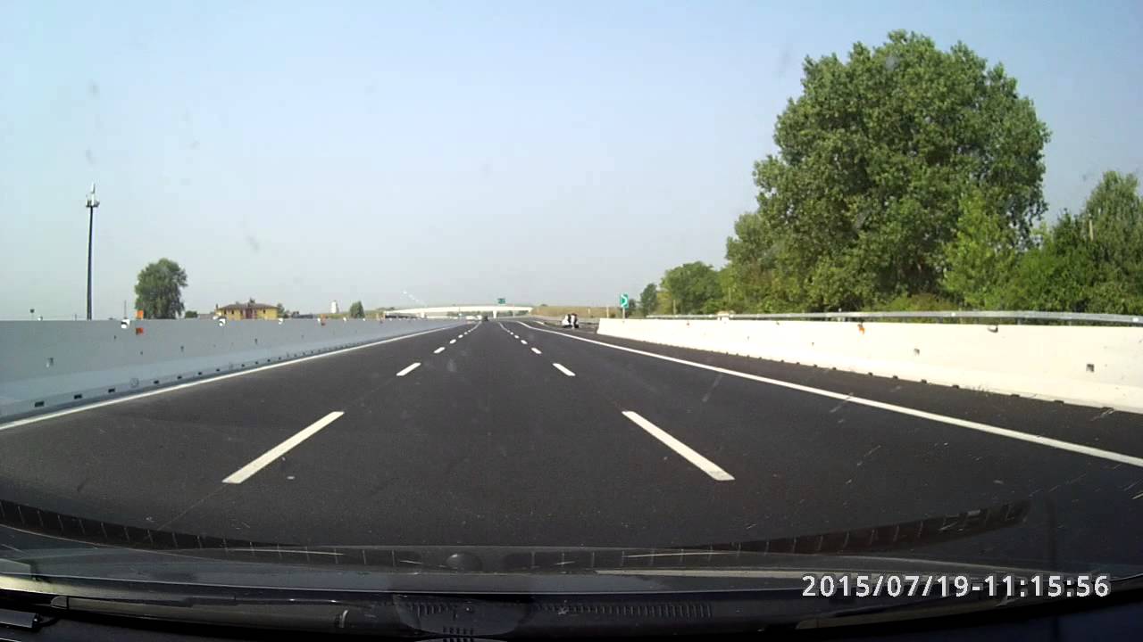 Italian autobahn near Venezia - YouTube