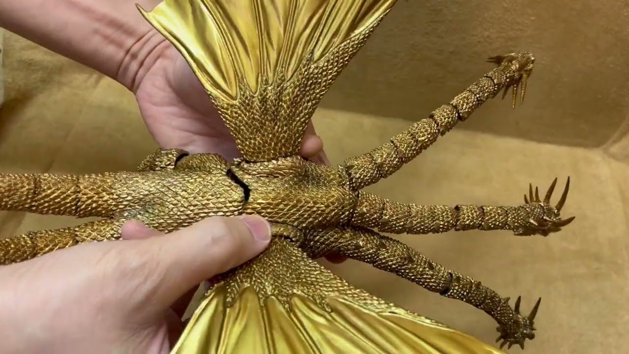 How to move the wings of Ghidorah that never broken. - YouTube