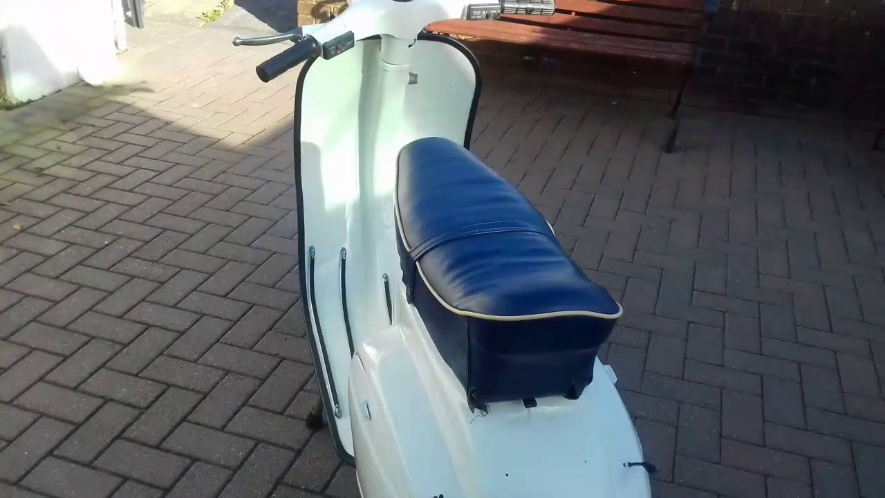 Vespa 100 Sport Small Frame renovation engine start up. - YouTube