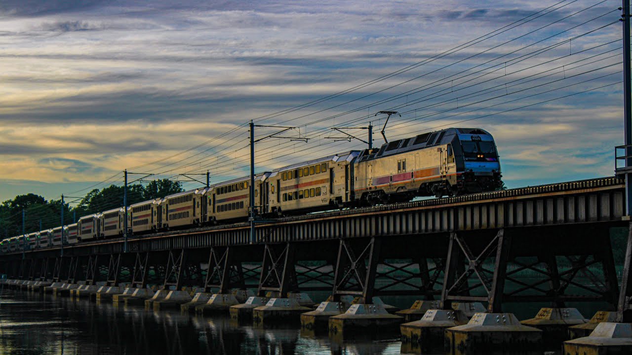 NJTransit North Jersey Coast Line | PM Rush hour Trains @ Red bank ...