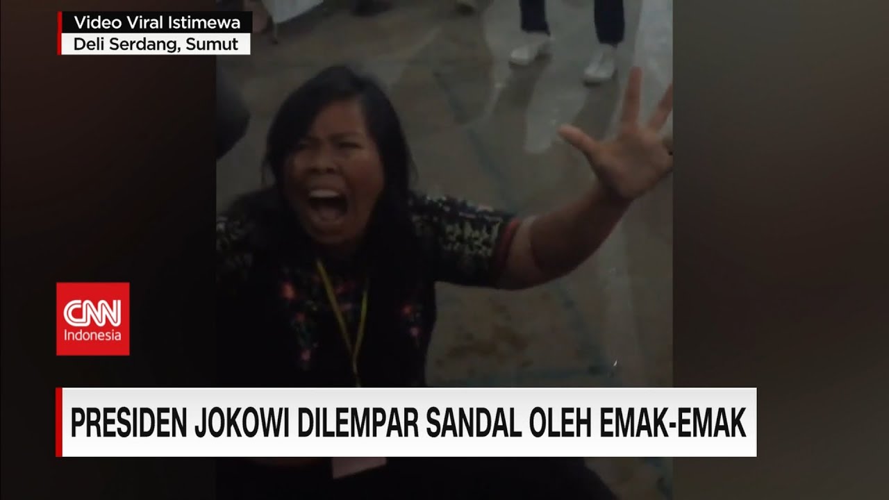 Presiden Jokowi Dilempar Sandal oleh Emak-emak - YouTube