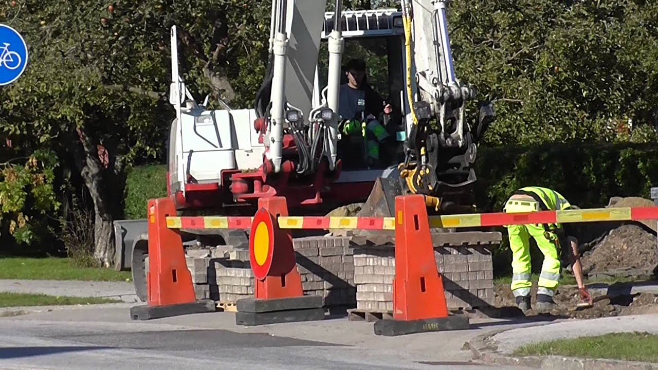 Takeuchi TB 1140 Hydraulic Excavator in Work - YouTube