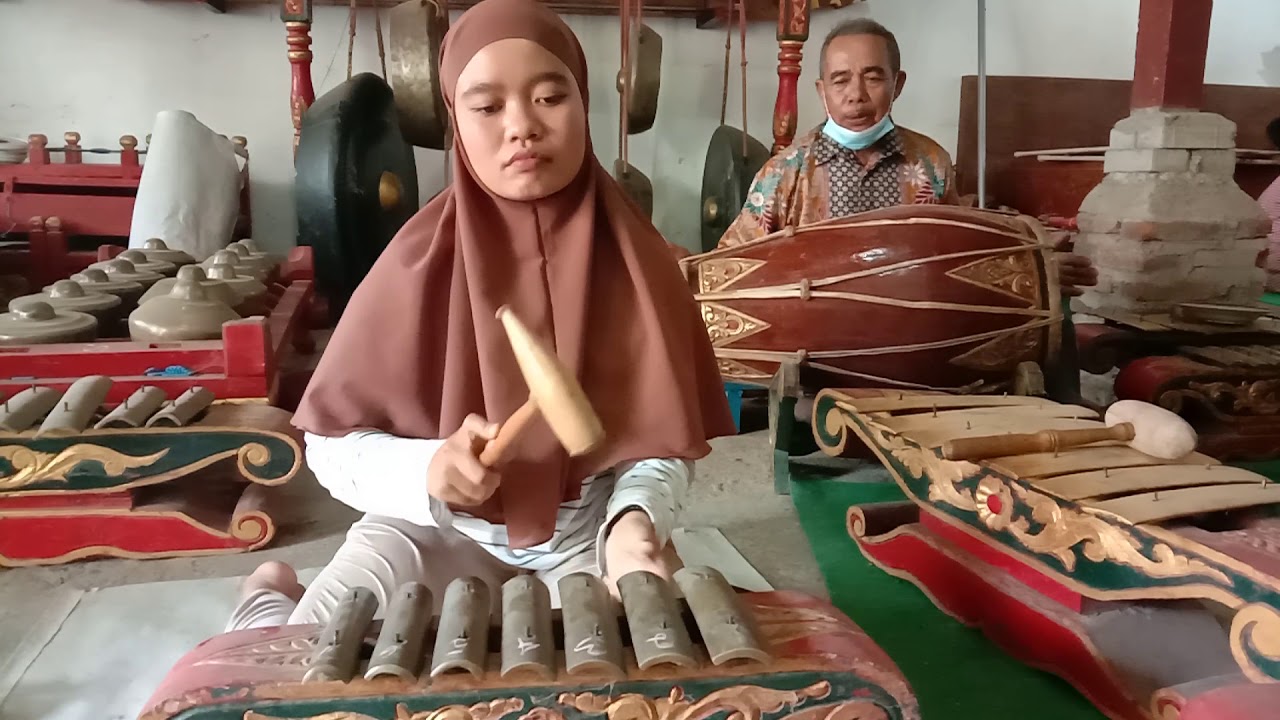 MBAK PUTRI BELAJAR PEKING - YouTube