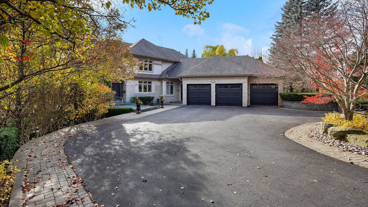 102 North Drive, Toronto - YouTube