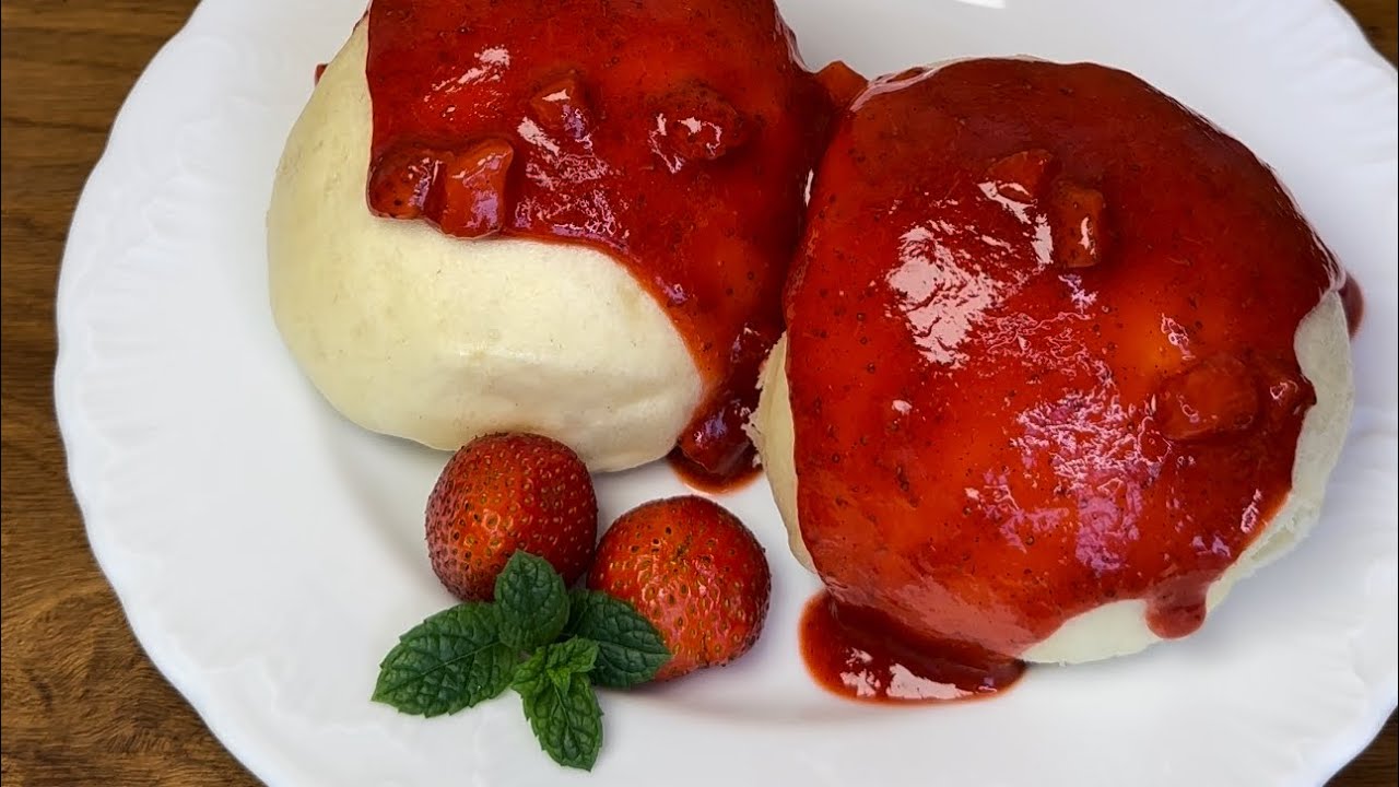 Kluski na parze/buchty/parowce z sosem truskawkowym- niebo w gębie ...