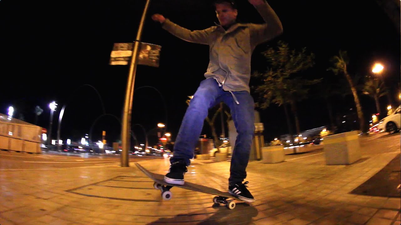 BARCELONA SKATEBOARDING AT NIGHT - YouTube
