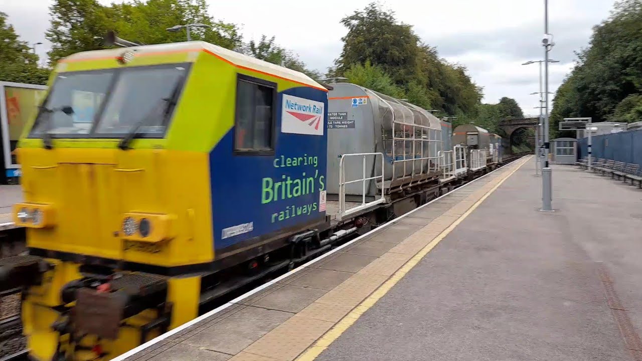 MPV DR98974+DR98924 working totton yard to Effingham junction. - YouTube