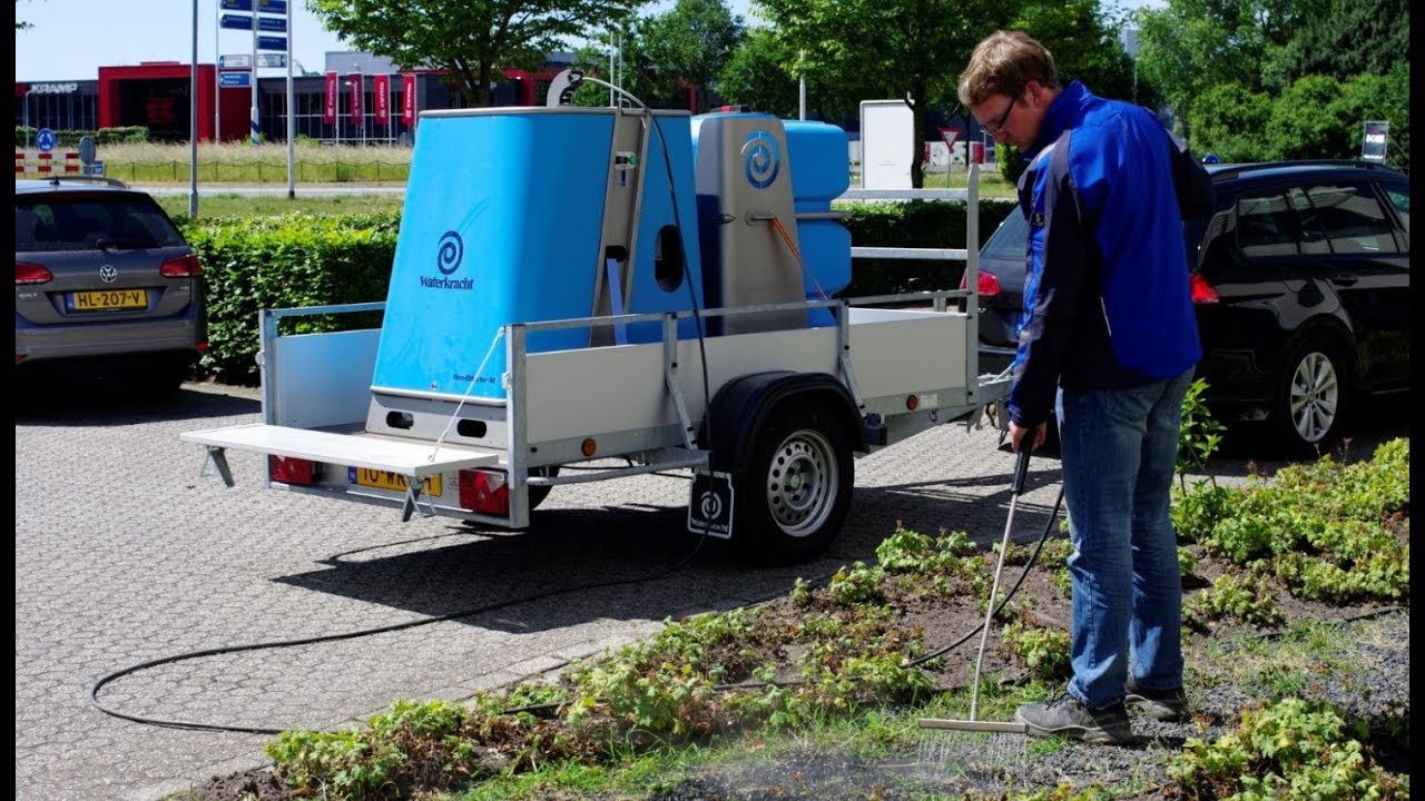 WeedMaster M | Onkruidbestrijding met kokend heet water - YouTube