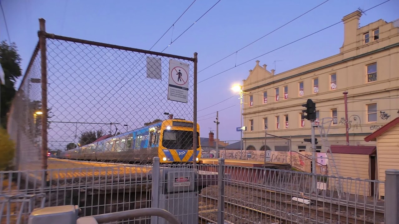 Comeng Train In Melbourne Part 3 - YouTube