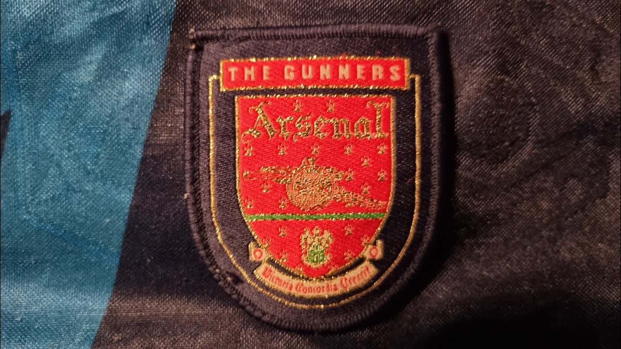 Arsenal Badges Close Up - YouTube