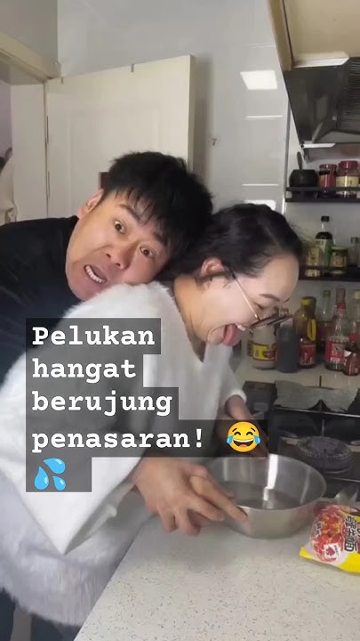 Pelukan hangat berujung penasaran! 😂💦 #shorts #short #Kocak #PasanganLucu - YouTube