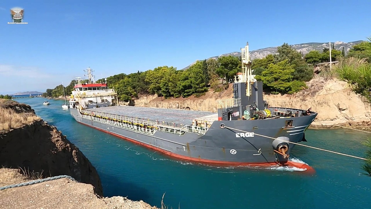 Τρία σκάφη διέπλευσαν σημειωτόν τη Διώρυγα της Κορίνθου! - YouTube