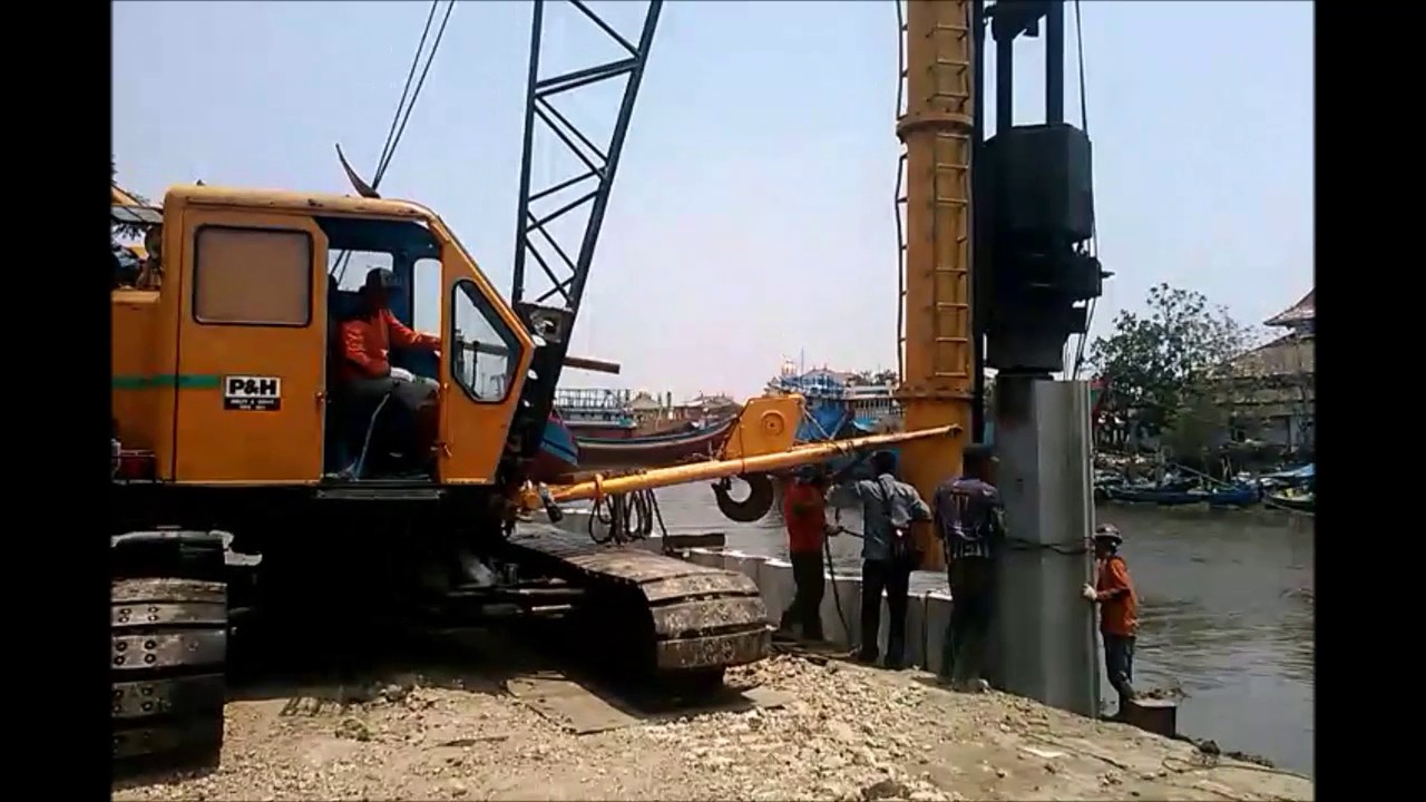 Pemancangan Sheet Pile Turap Sungai - YouTube