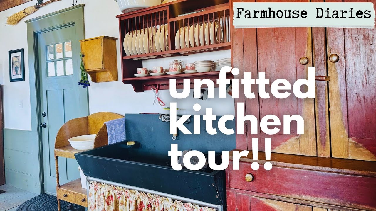 COZY COTTAGECORE KITCHEN TOUR | Old-Fashioned Unfitted Kitchen ...
