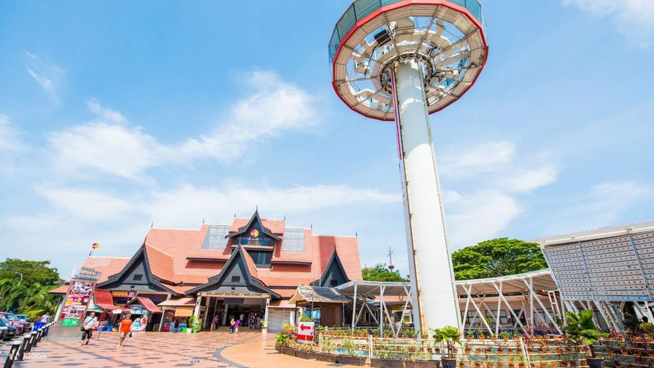 Iconic Taming Sari Tower & Jalan Merdeka Melaka Night Market Experience ...