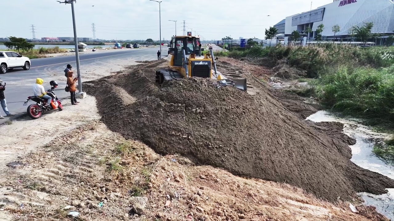 Start New Project Sand Filling Up Bulldozer SHANTUI Pouring Sand ...