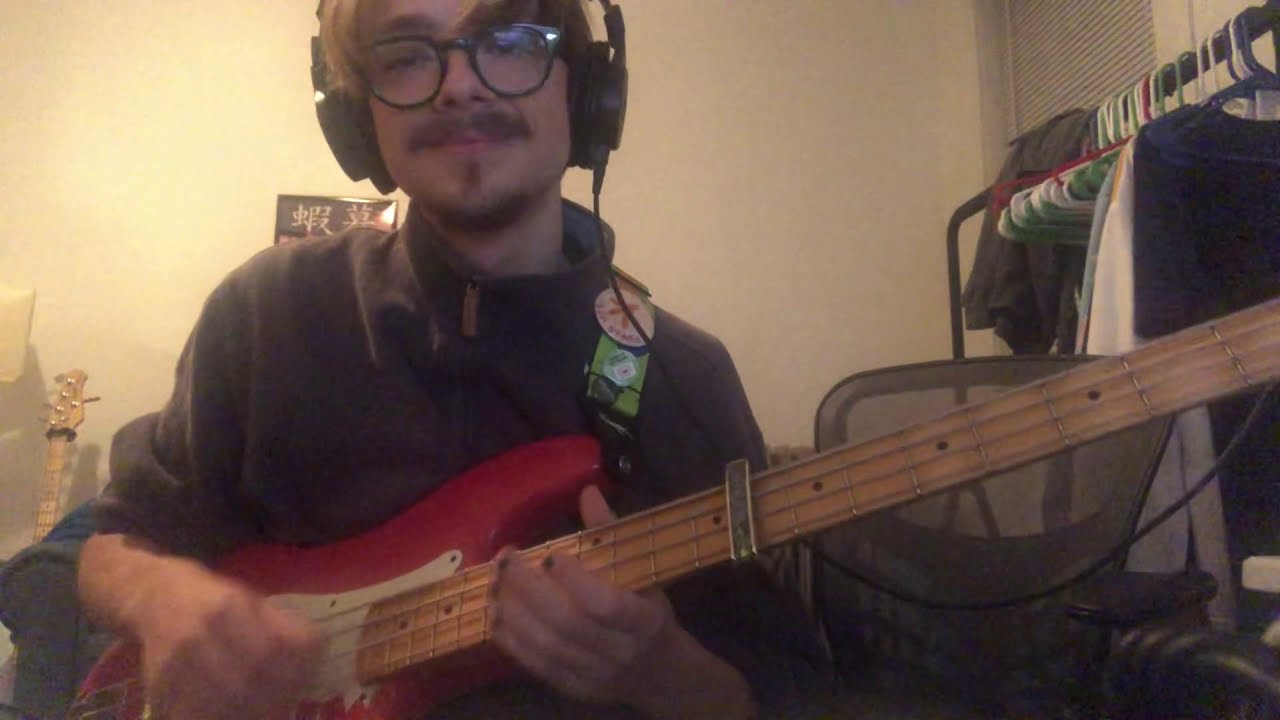 Midwest Emo//bass guitar riff - YouTube