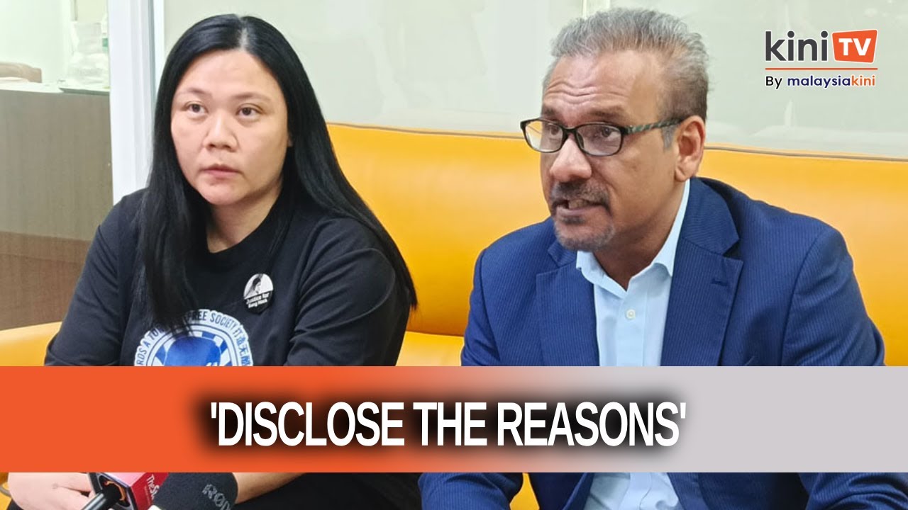 PKR leadership election begins, Anwar casts his vote