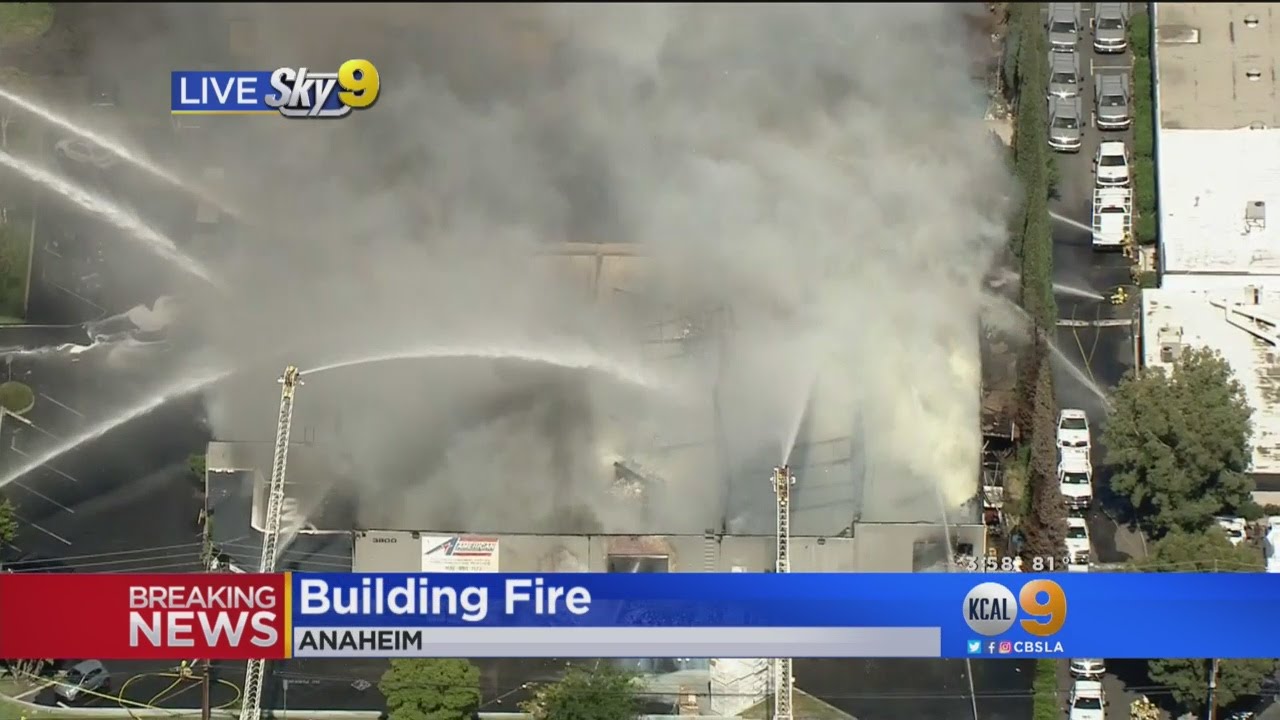 5-Alarm Blaze Engulfs Anaheim Building - YouTube