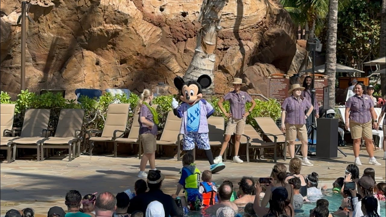 Disney Aulani Pool Party - YouTube