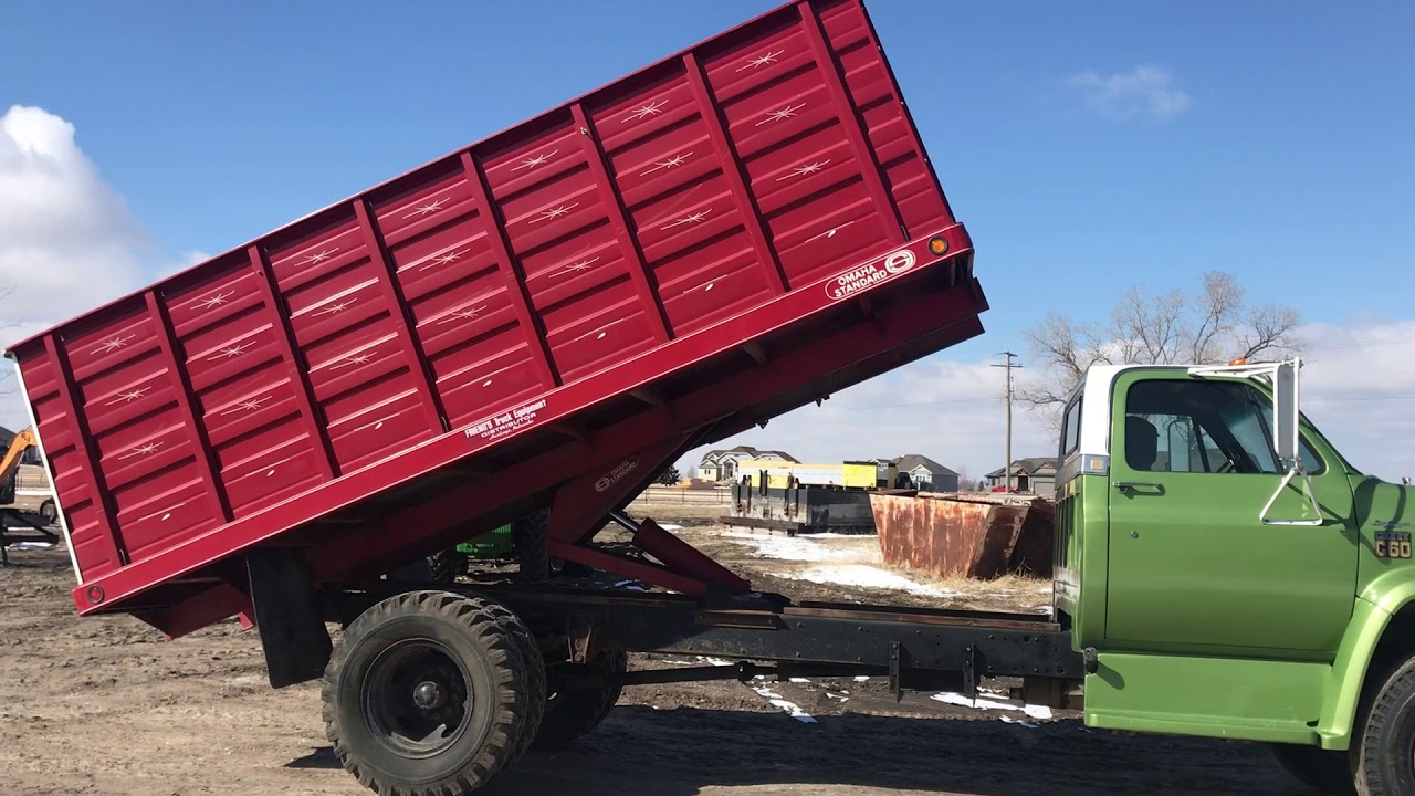 1975 Chevrolet C60 Custom Deluxe Grain Truck - YouTube
