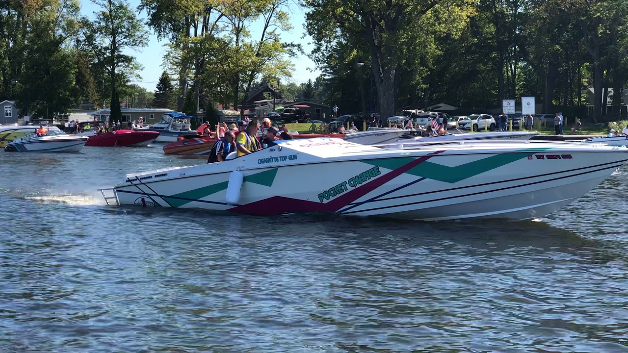 Oneida Lake Chicken Wing Run 2019 - Boats leaving Sylvan Beach - YouTube