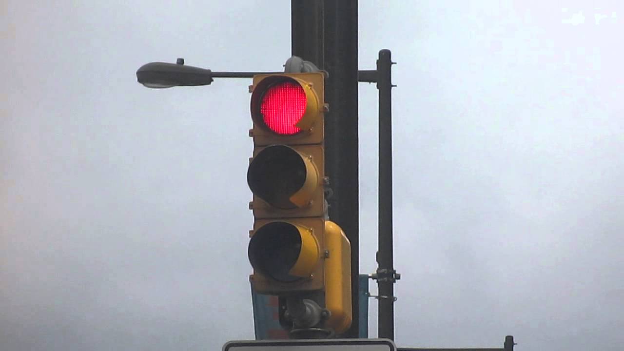 Crouse-hinds 8 inch traffic light - YouTube