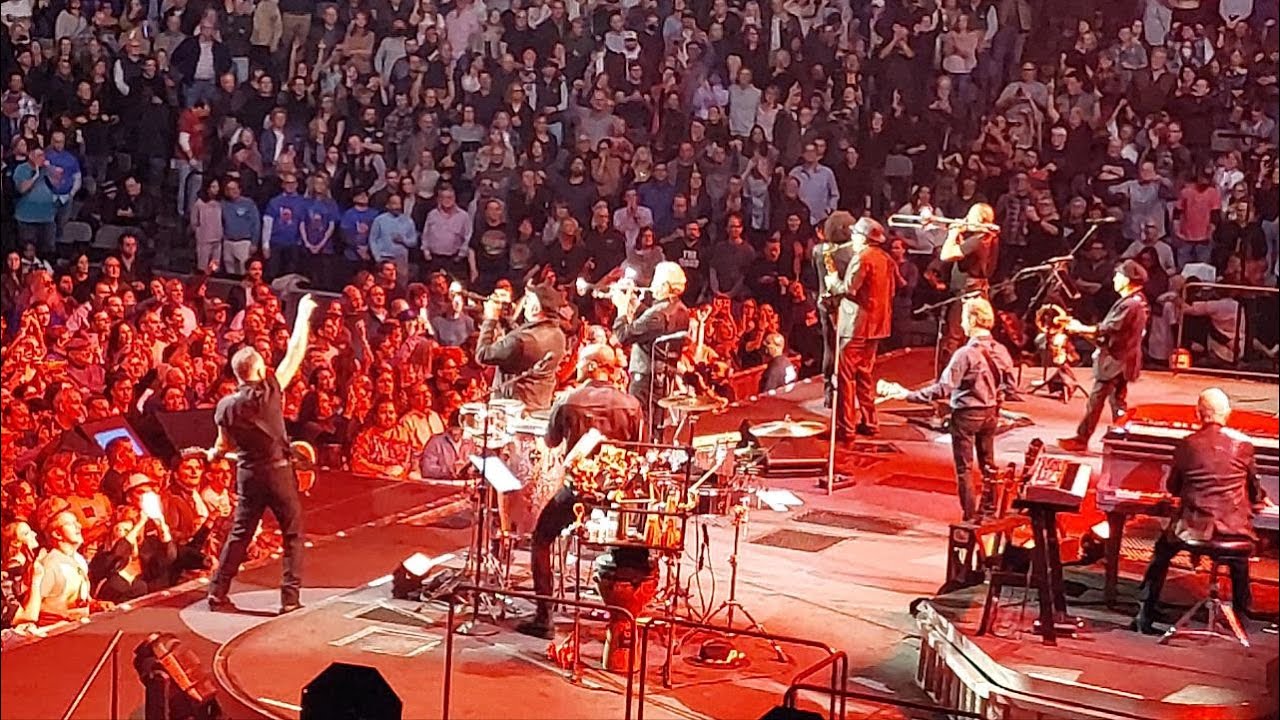 Bruce Springsteen - "Badlands" -Dallas 10 Feb 2023 - YouTube