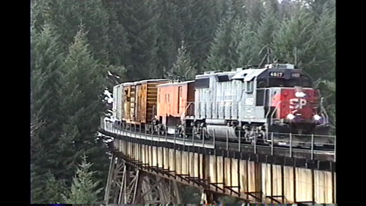 1207. SOUTHERN PACIFIC SP 4877 SNOW GP 40 with ICECYCLE BREAKERS RAISED ...