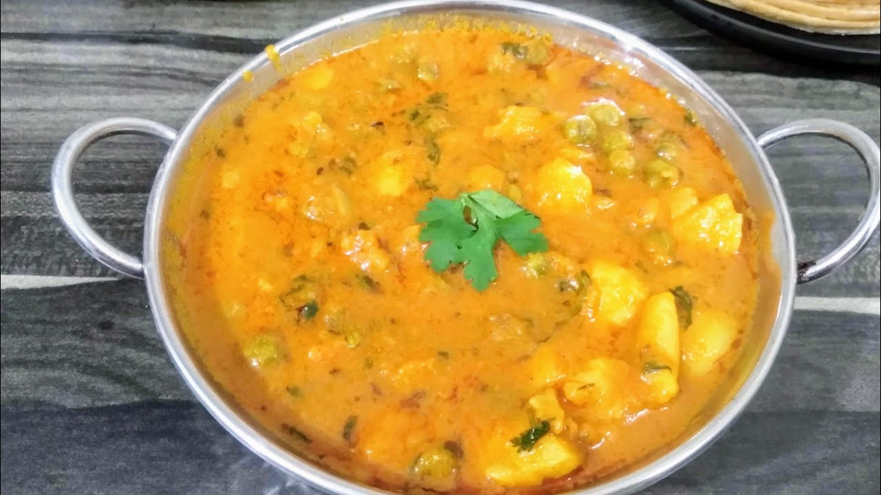 Green chana aloo sabji | Aloo choliya curry - YouTube