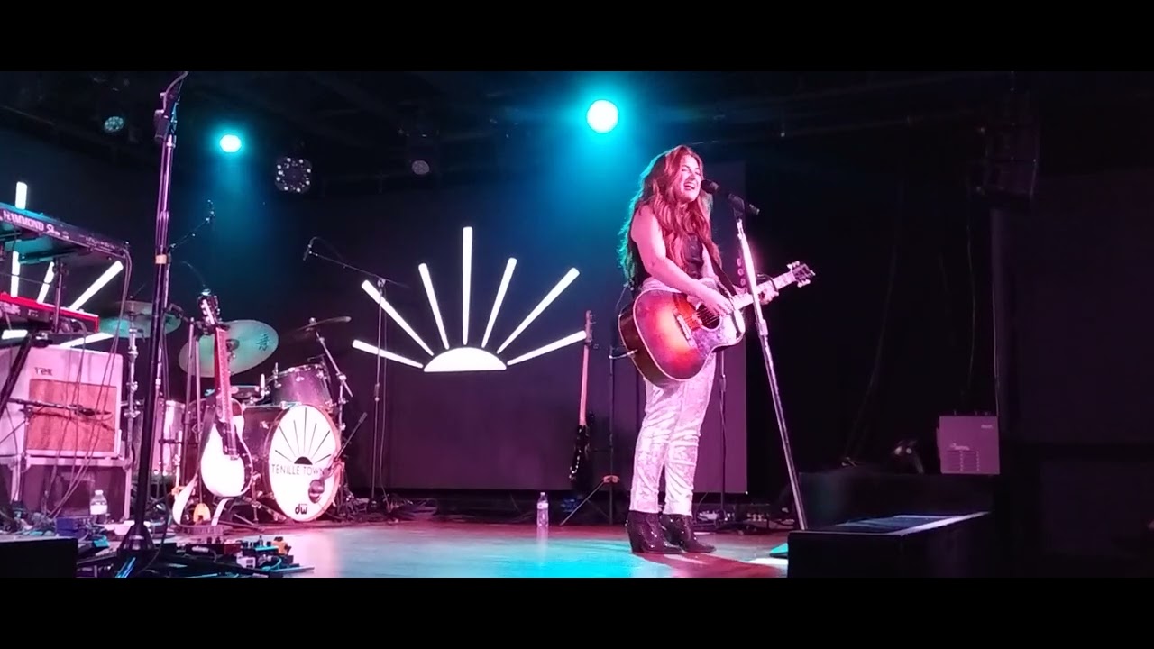 Tenille Townes - The Way You Look Tonight [Frank Sinatra cover] - YouTube