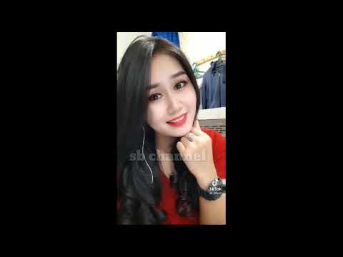 cewek baju merah dan baju kuning. sama montoknya