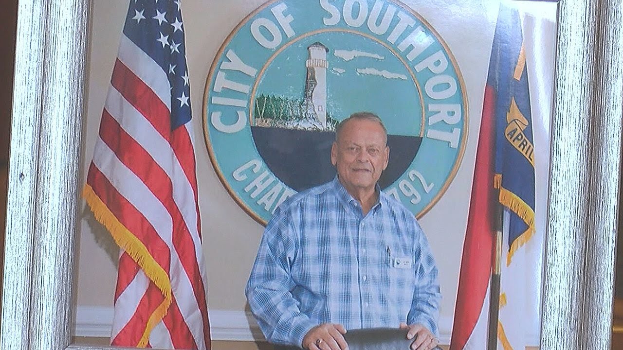 Community members gather to remember Southport former mayor and police ...