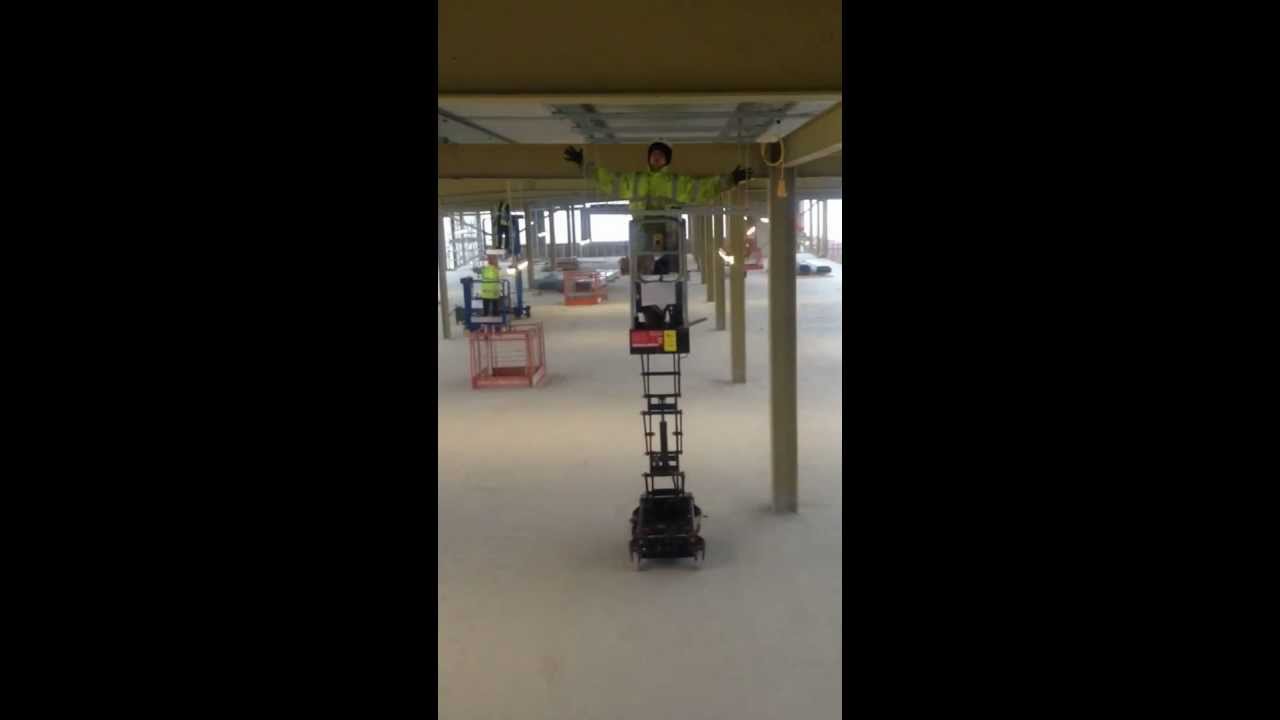 Elmo Smith conquers the snowman - YouTube