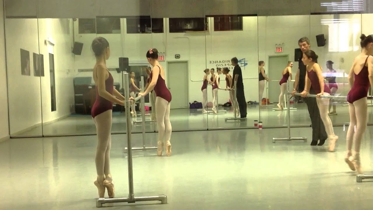 Emm's First Pointe class Bourees - YouTube