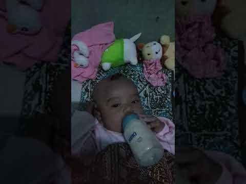 belajar pegang nenen sendiri