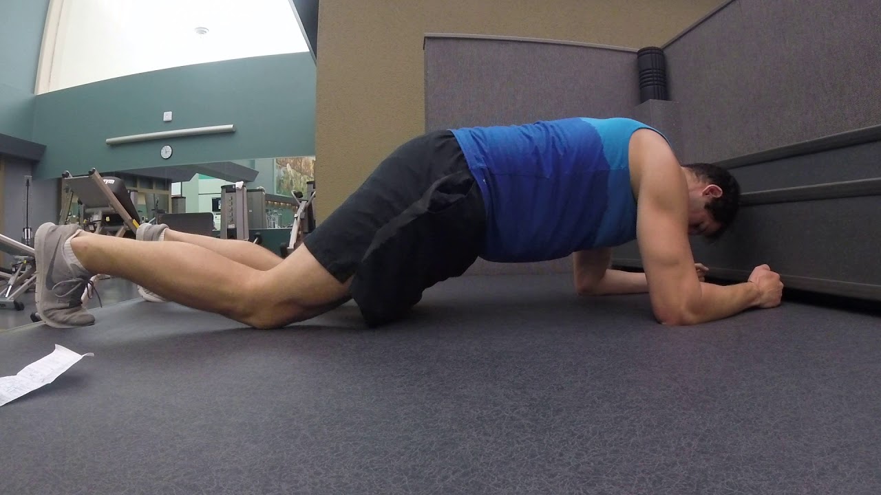Prone plank knee extension - YouTube