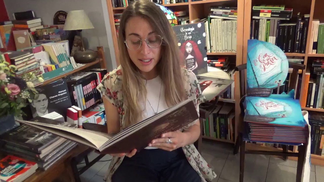 Lula lee "Olga" del libro 'Genealogía de una bruja' - YouTube