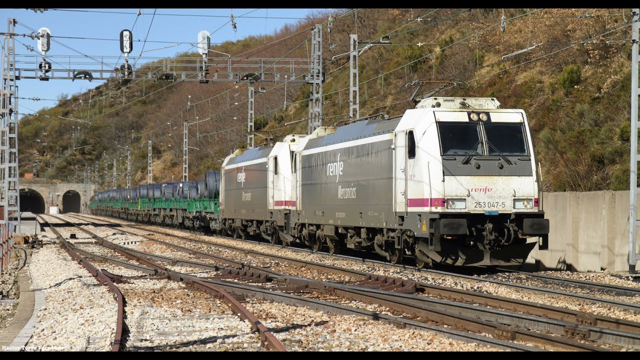 253 Renfe Bombardier TRAXX - YouTube