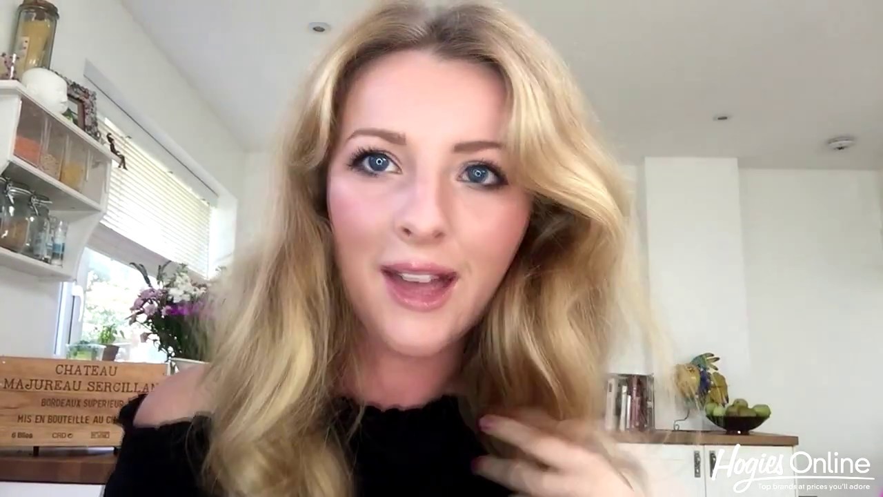 Katie Gee tries out Victoria's Secret's makeup range - YouTube