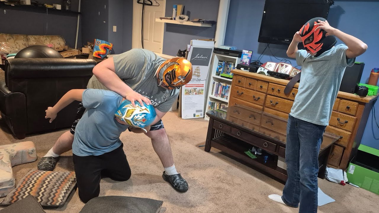 ROY MYSTERIOUS VS LA FIESTA (1/2 TAG-TEAM TITLE MATCH)!!!! - YouTube