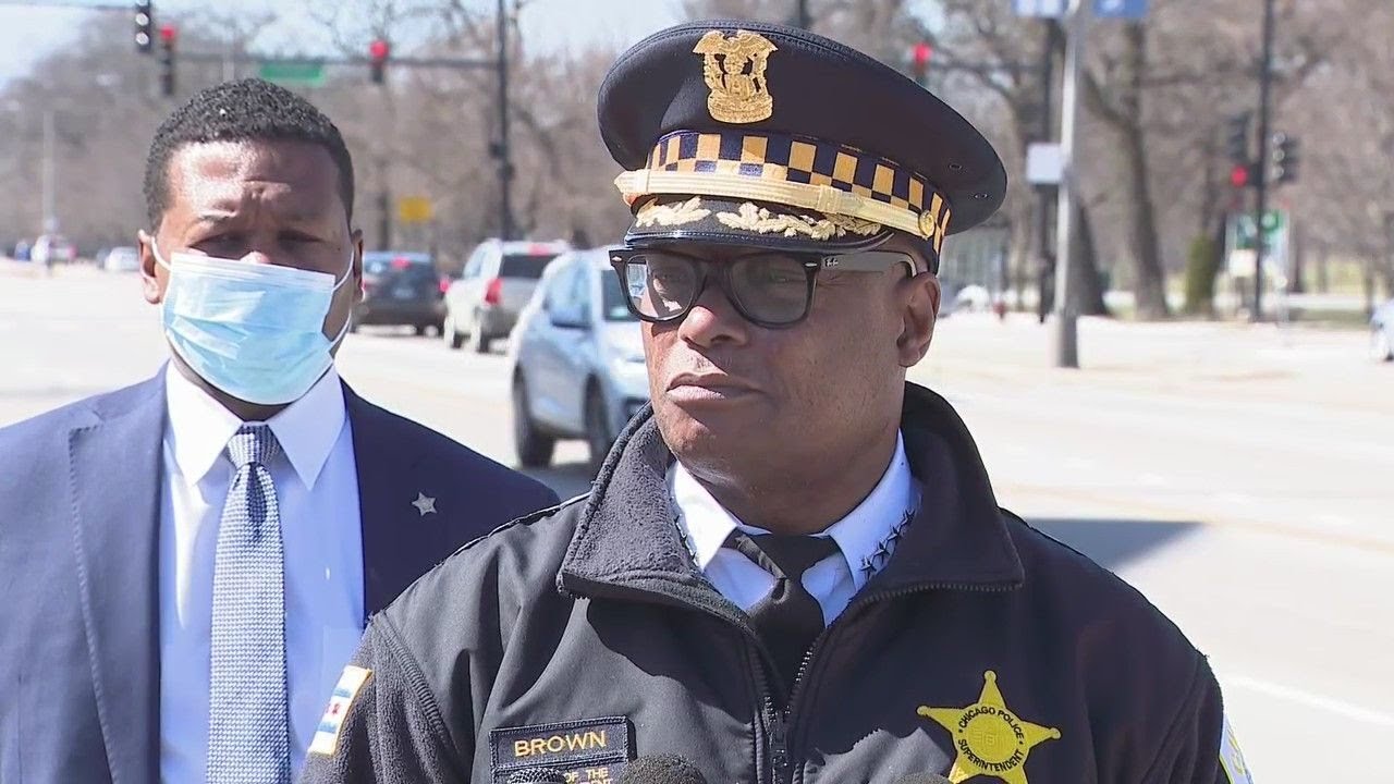 Chicago's top cop speaks after deadliest weekend of the year - YouTube