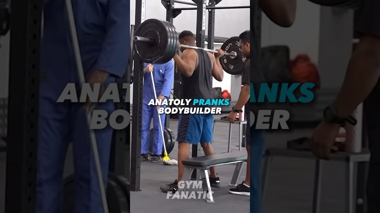 Anatoly Pranks Bodybuilder #anatoly #prank #bodybuilding - YouTube