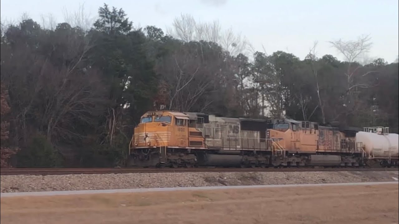 Eastbound NS 15Z with NS 1800 DC to AC in Muscle Shoals,AL - YouTube