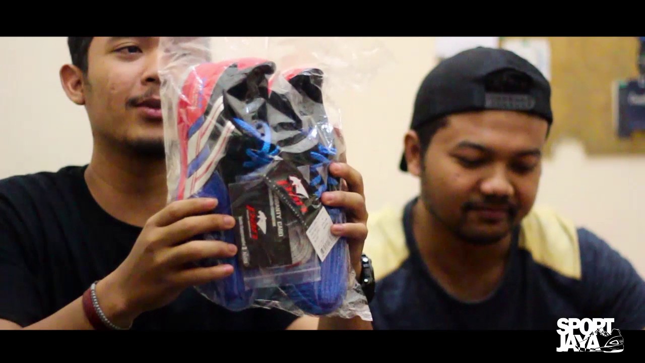 Review PAN FUTSAL SHOES VIGOR 7 Made In Thailand - YouTube